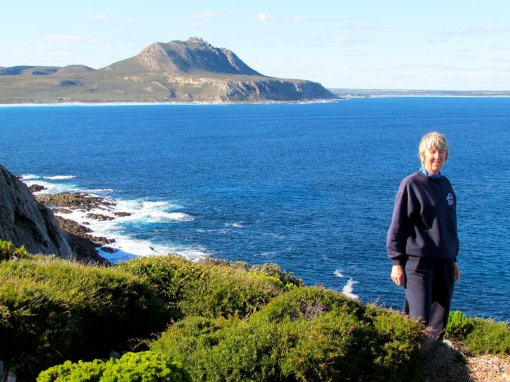 The Mineralogical Society of Western Australia (MinSocWA) | Black ...